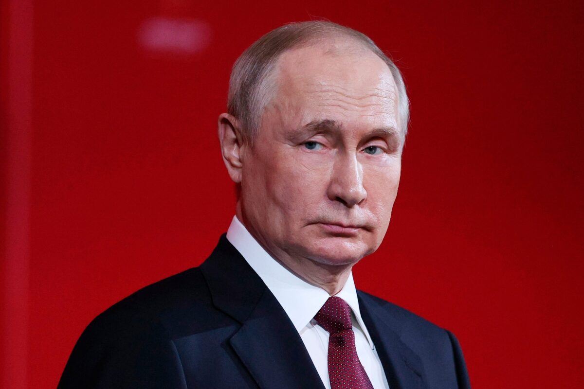Sikap Orang Rusia Yang Kedekut Senyum - The Patriots